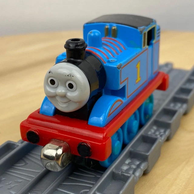 THOMAS THE TANK Engine THOMAS The No1 Blue Engine Take and Play Engine ...