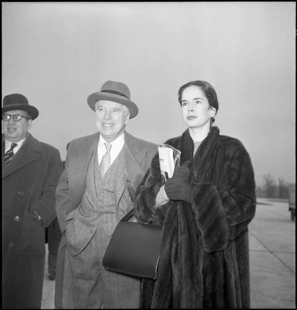 CHARLIE CHAPLIN WITH his wife Oona 1952 Switzerland Historic Old Photo ...