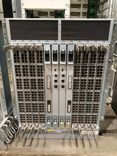 BROCADE FIBRE SWITCH, DCX Backbone with 8x FC8-48 Switch Blade + More £ ...
