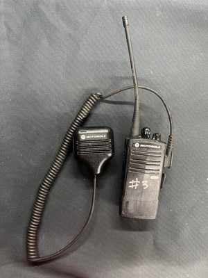 MOTOROLA RDV5100 VHF Two-Way Radio W/ Chest Microphone - Black £34.58 ...