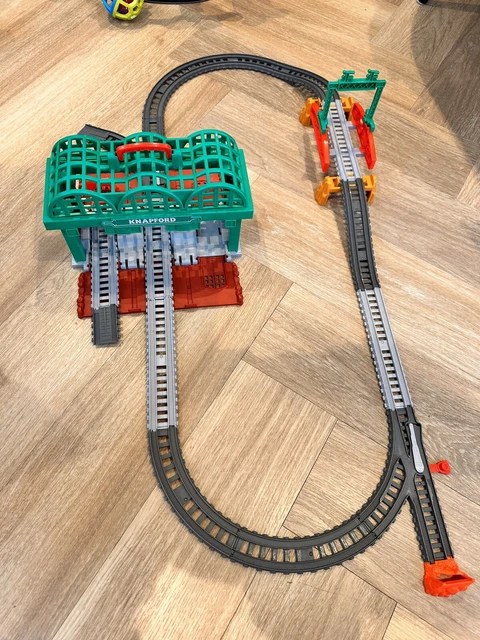TRACKMASTER THOMAS THE tank engine train set knapford station track £17 ...
