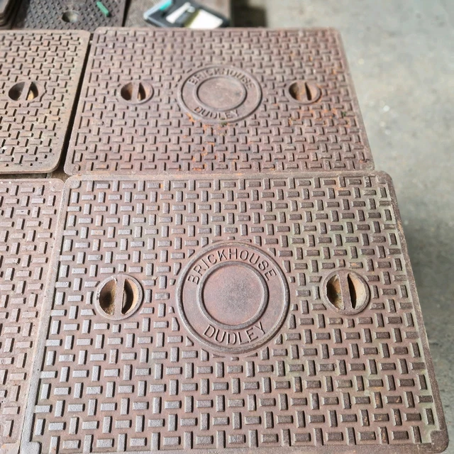 CAST IRON MANHOLE Drain Cover 658mm x 508mm brickhouse Lifting Handles ...