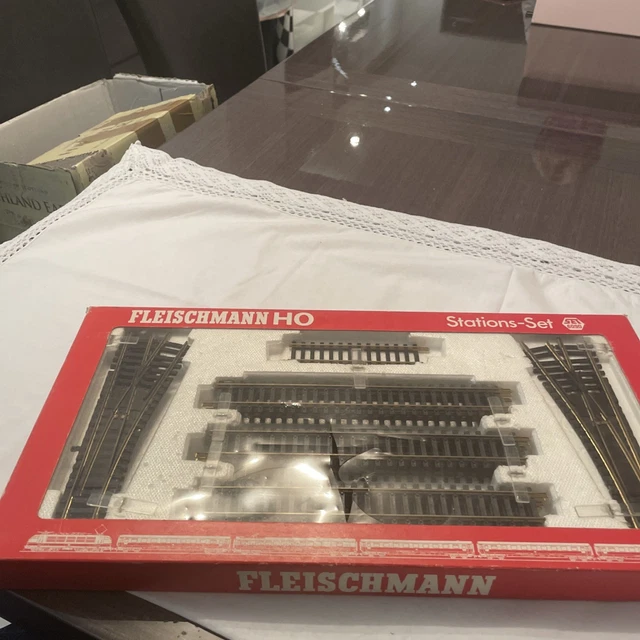 FLEISCHMANN HO SCALE Track Stations Set 6090 Two Pieces Missing 2 ...