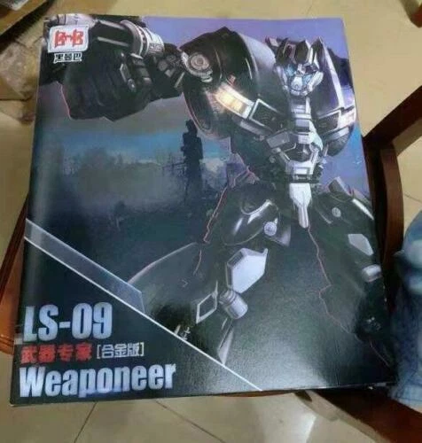 B MAMBA LS-09 Weapon Expert Oversized Ironhide Transformation Figure ...