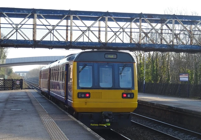 PHOTO CLASS 142 DMU 6x4 Northern Rail Class 142 No. 142071 Hessle c2019 ...