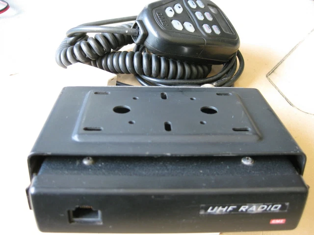 GME TX3400 UHF Cb Radio. 40 Channel C/W Remote Head. Mic.mtg Cradle ...