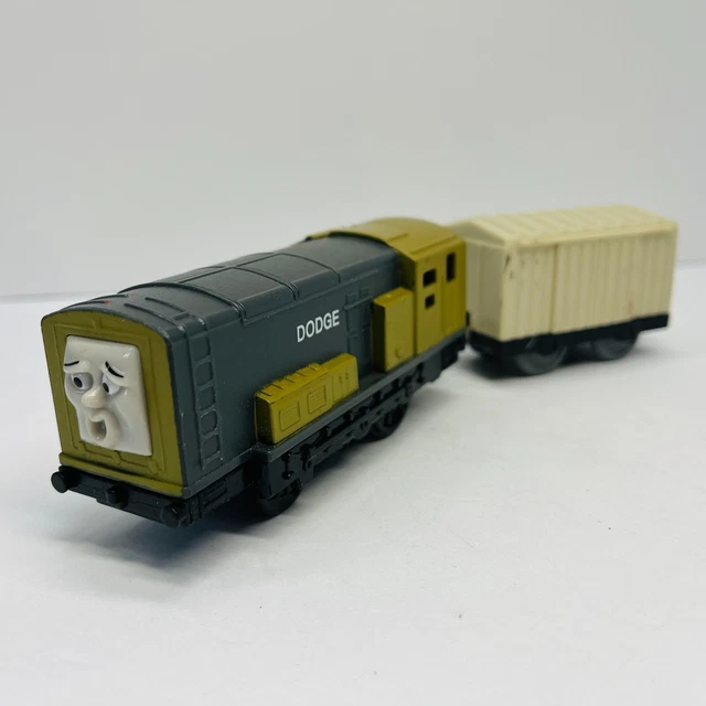 THOMAS & FRIENDS TrackMaster Dodge Motorized Train Engine + Box Car ...