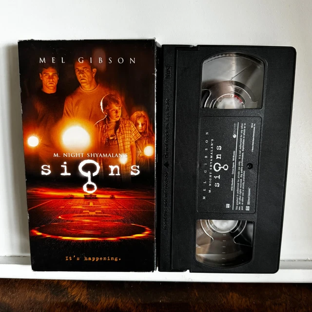 SIGNS 2002 VHS Tape Touchstone Pictures Mel Gibson, Joaquin Phoenix Sci ...