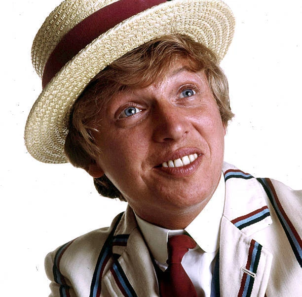 PORTRAIT OF THE British actor and singer Tommy Steele wearing a fl- Old ...