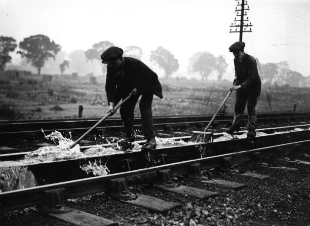 RAILWAY WORKERS CLEANING out water troughs LNER Express line 1924 Old ...