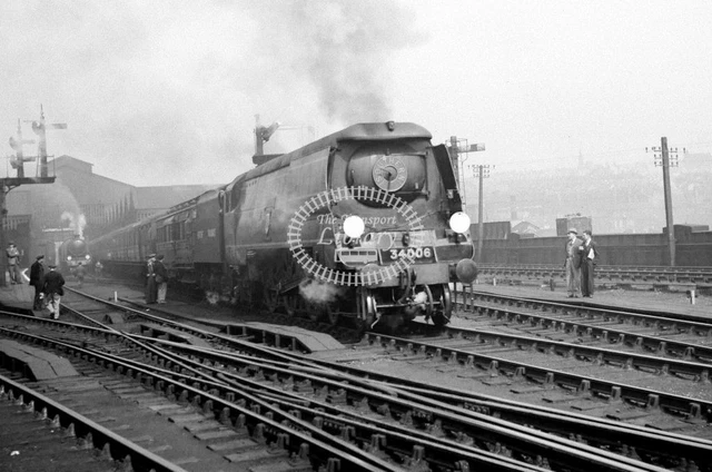 PHOTO BRITISH RAILWAYS Steam Loco SR West Country 34006 Sheffield ...