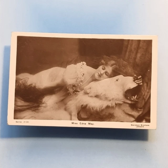 EDWARDIAN ACTRESS POSTCARD 1908 Real Photo Miss Edna May Polar Bear Fur Rug EUR 14,55 - PicClick IT