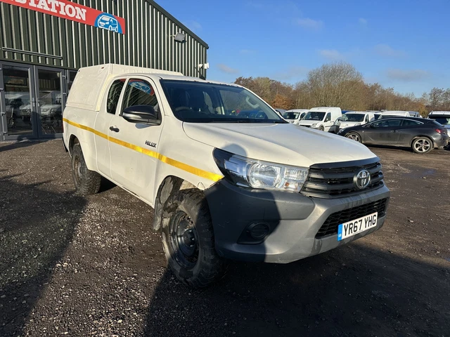 67 PLATE TOYOTA Hilux 2.4L Diesel Double Cab 4x4 Euro 6 Pickup Truck ...