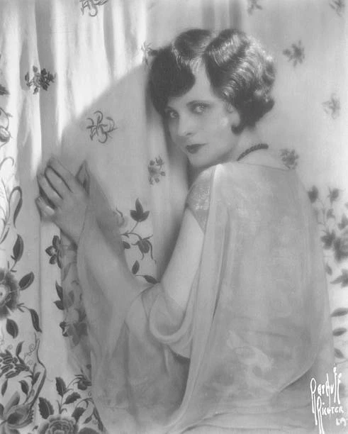 ACTRESS KATHLEEN COLLINS Looking Over Shoulder 1928 OLD MOVIE PHOTO £5. ...