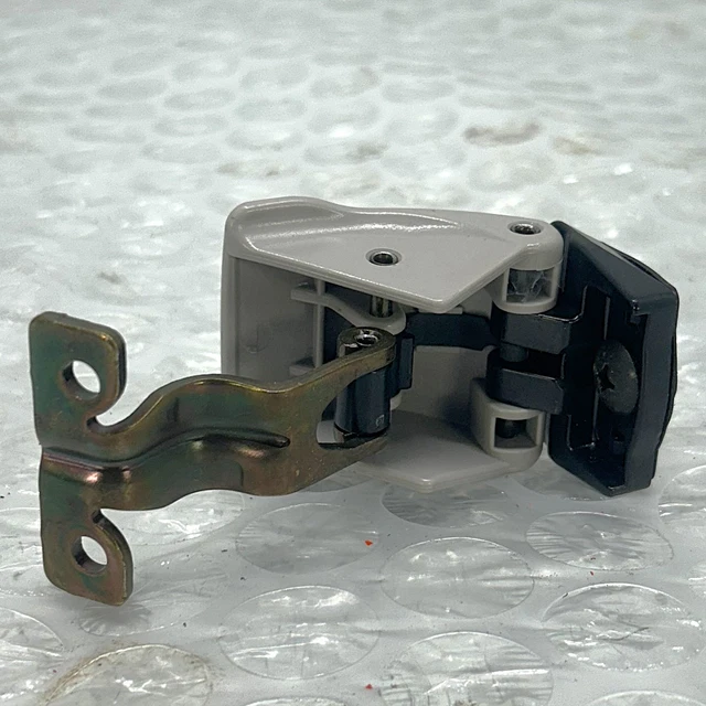 REAR QUARTER WINDOW Catch for Mitsubishi DELICA L400 SPACEGEAR PA5V 2.5 ...