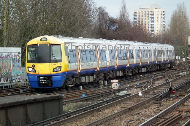CLASS 378 378210, 5 car EMU, in London Overground at Clapham Junction £ ...