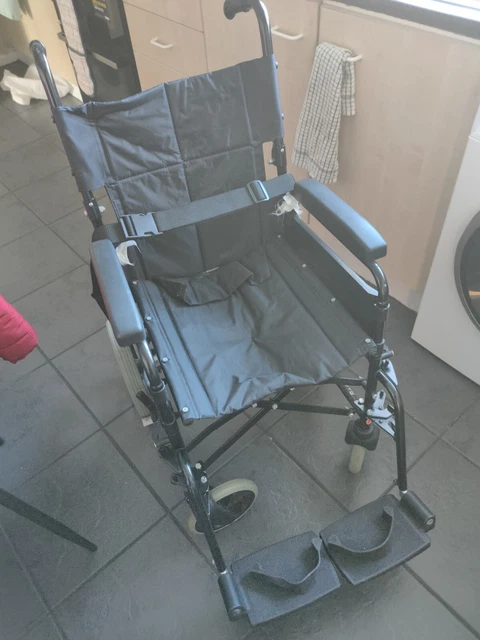 COLLAPSIBLE WHEELCHAIR INVACARE Ben NG Attendant Assisted Folds For ...