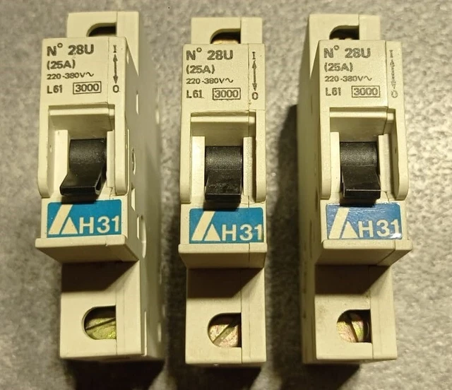 HERHOLDT MAGNETOTERMICO 1P 25A 220/380V art. H31. C25 3000 KA LOTTO 3 PEZZI EUR 12,00 - PicClick IT