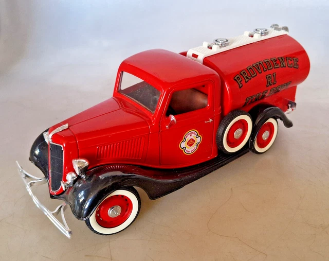 SOLIDO FORD V8 Tankwagen Providence Fire Dept. 1:19 Diecast Modellauto Top EUR 15,00 - PicClick DE