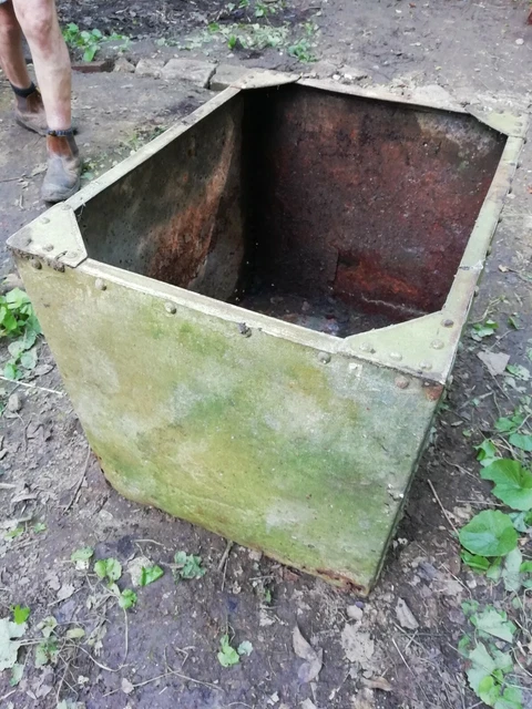 VINTAGE RUSTIC WATER Tank would make a good garden planter £10.00 ...