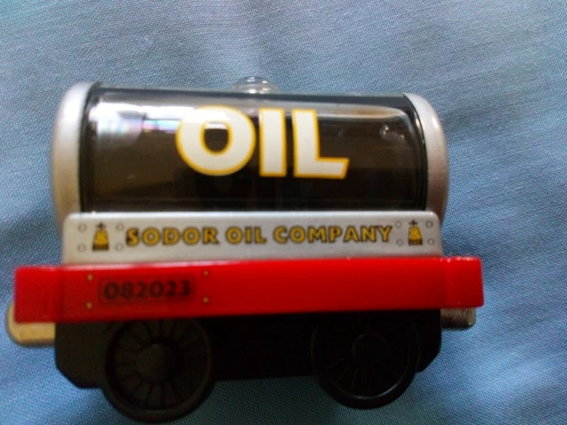 THOMAS AND FRIENDS Sodor Oil Company Oil Car Truck Take along £4.95 ...