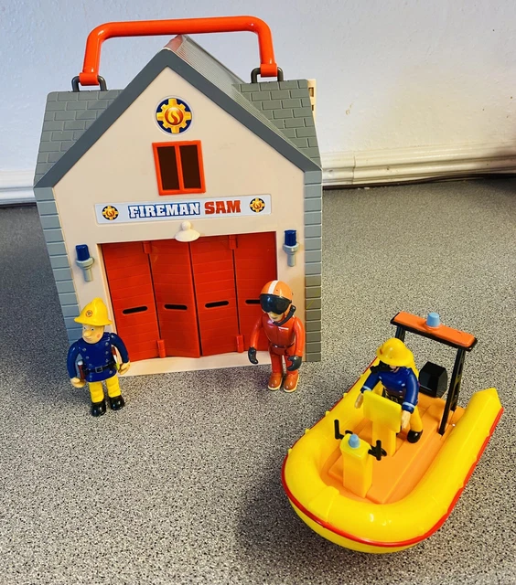 FIREMAN SAM DELUXE Fire Station Plus Neptune Rescue Boat & 3 Figures £6 ...