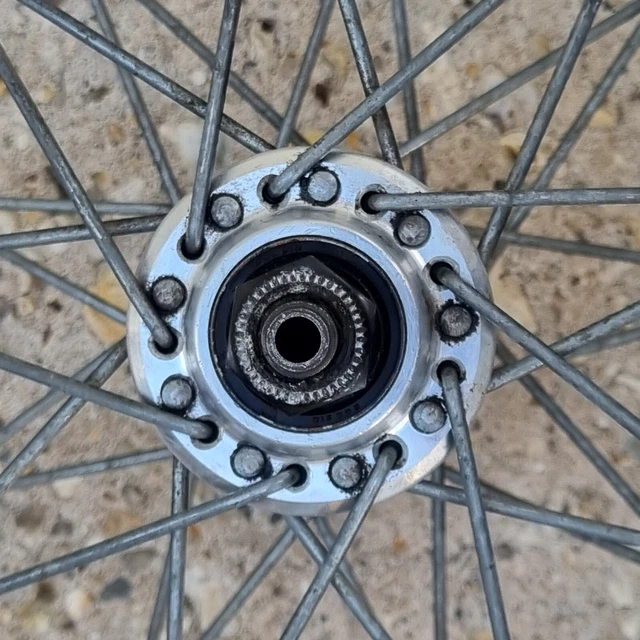 26& MOUNTAIN BIKE Front Wheel Alesa rim on Suntour hub EUR 15,01 ...