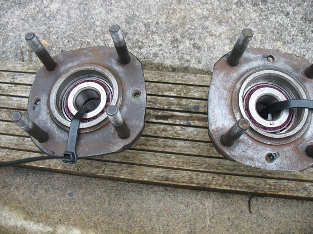 CLASSIC MINI COOPER S MOWOG Stamped Rear Hubs With New Timken Wheel ...