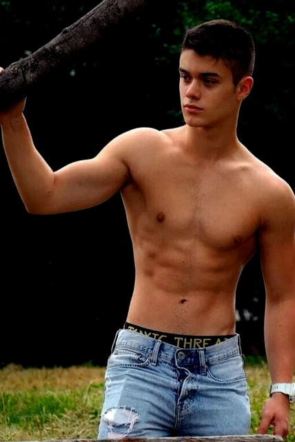 SHIRTLESS MALE MUSCULAR Young Beefcake Bare Chest Jeans Stud Guy PHOTO ...