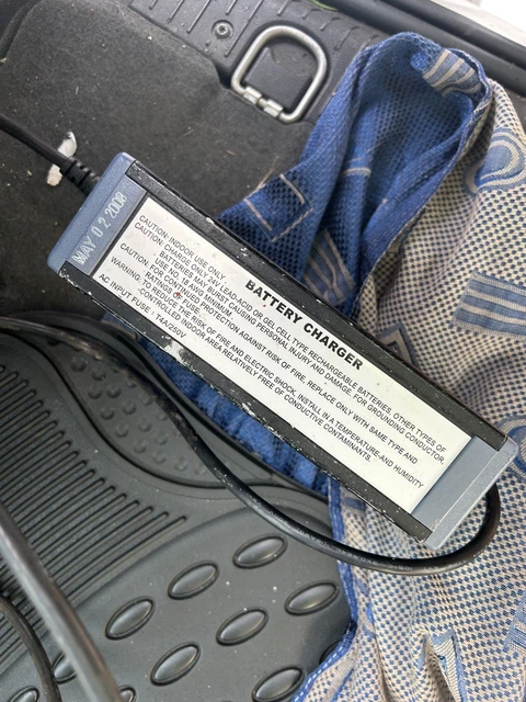 GENUINE FREERIDER MOBILITY Scooter Battery Charger Model 4C24040A 24VDC ...