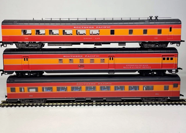 RAKE OF 5 IHC USA Railroad Coaches in Southern Pacific Daylight Livery ...