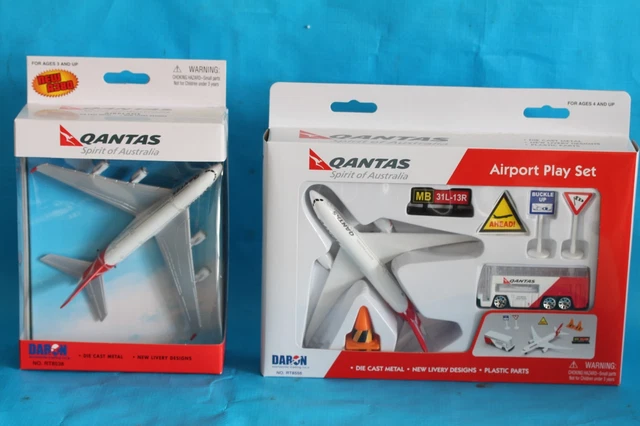 QANTAS TOY BOEING 747 400 Plane & Airport Play Set Die Cast Aeroplane ...