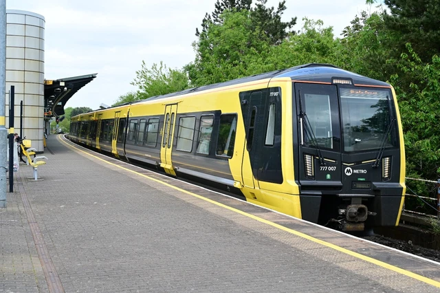 CLASS 777 NO 777007 in merseyrail at sandhills £1.00 - PicClick UK