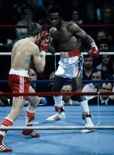 SUGAR RAY LEONARD during his victory over Britain's Dave Boy Green ...