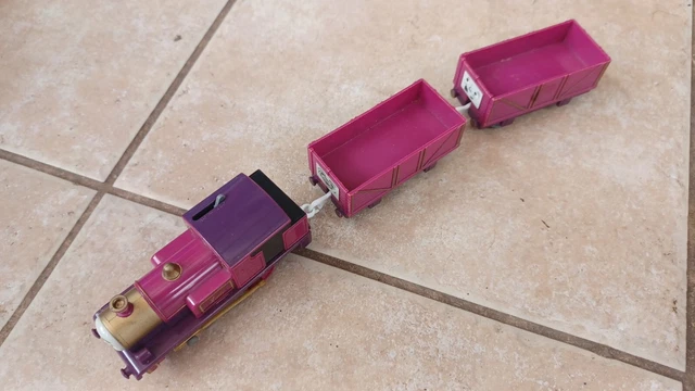 THOMAS TRACKMASTER LADY train with original trucks (battery operated ...