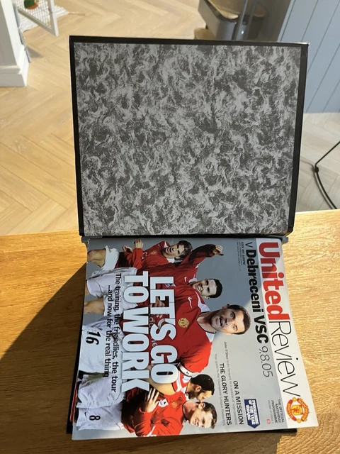 MANCHESTER UNITED FOOTBALL programmes United Review Folder 2005/06 ...