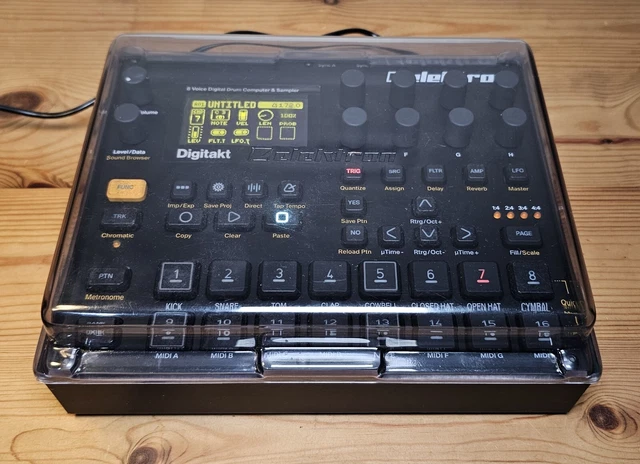 ELEKTRON DIGITAKT DIGITAL Drum Computer + Sampler WITH DECKSAVER £450. ...
