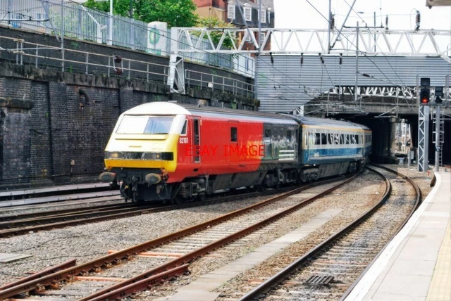 PHOTO CLASS 82 View 4 No 82 101 In Debranded Virgin Livery Arriving At ...