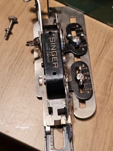 VINTAGE SINGER SEWING machine buttonhole attachment 121795, box ...