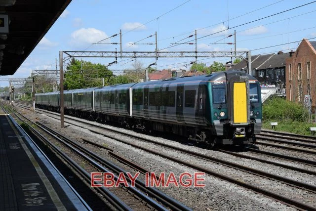 PHOTO CLASS 350/1 Desiro Emu No.350 106 Of London North Western Railway ...