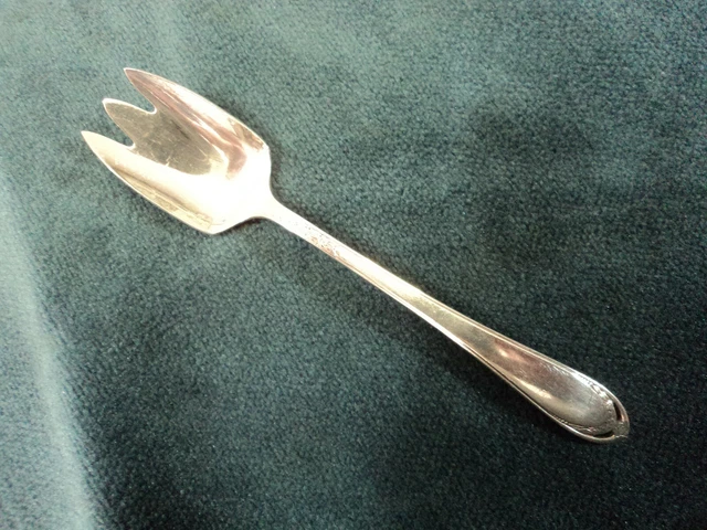 LOVELACE SILVERPLATE Ice Cream Fork Holmes & Edwards Flatware 1936 $41. ...