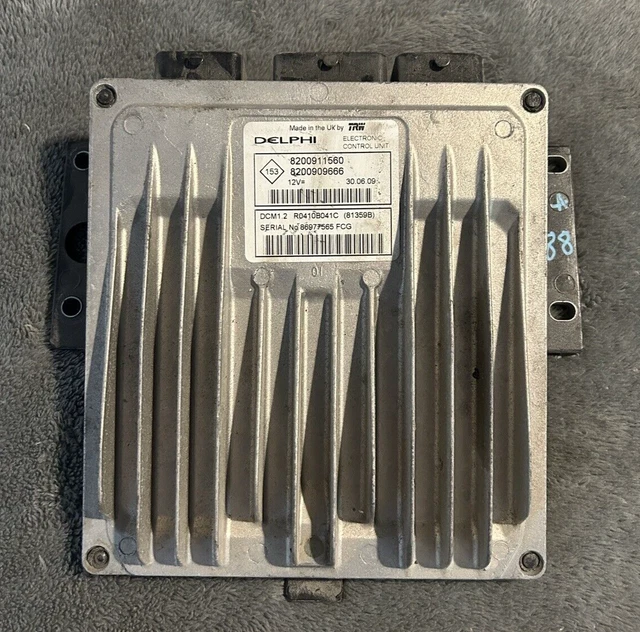 ECU CALCULATEUR MOTEUR Renault 2L Dci M9R 0281014646 8200726880 A ...