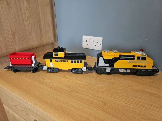 CAT CATERPILLAR MOTORIZED Construction Express Train Set With Lights ...
