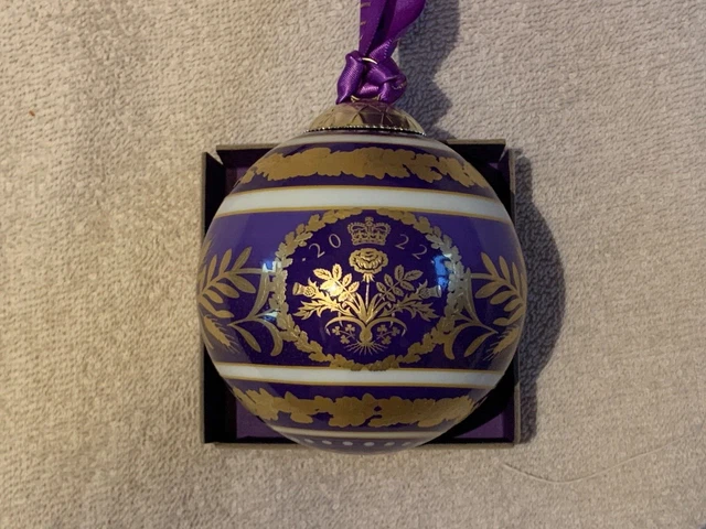 ROYAL COLLECTION TRUST Queen Elizabeth Platinum Jubilee Crest Ornament ...