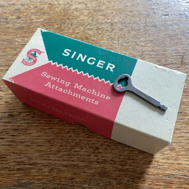 VINTAGE SINGER STYLE-O-MATIC Sewing Machine Attachment Box & Bentwood ...