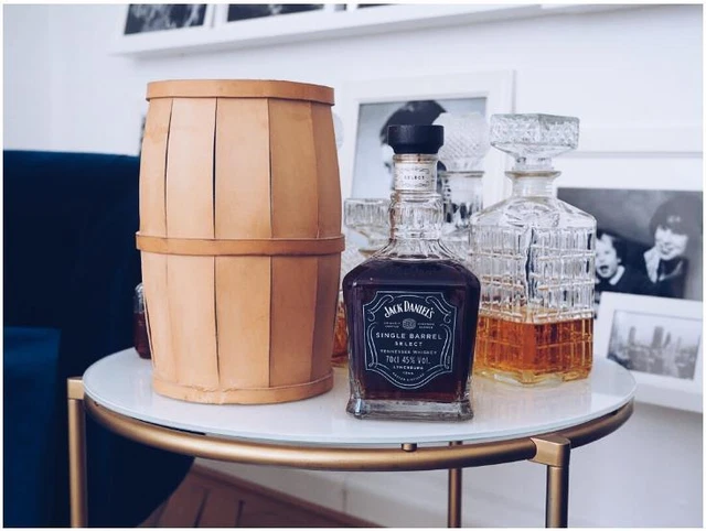 Jack Daniels 700Ml Whiskey Jack Daniels Single Barrel ZU VERKAUFEN ...