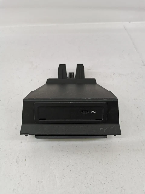 MERCEDES-BENZ A W177 A 200 Additional Music Player Connectors ...