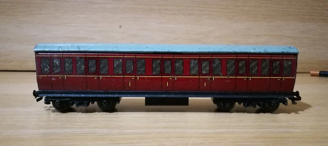 TRI-ANG TIN PLATE Maroon First Class Passenger Coach 00 Gauge 1960s ...