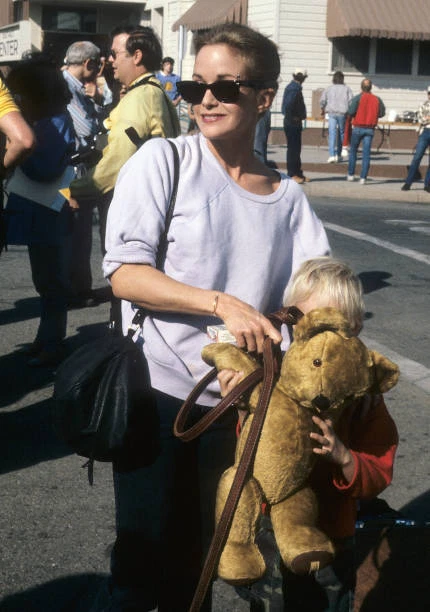 ACTRESS SEASON HUBLEY son Boston Russell at the Taping of the H - 1986 ...