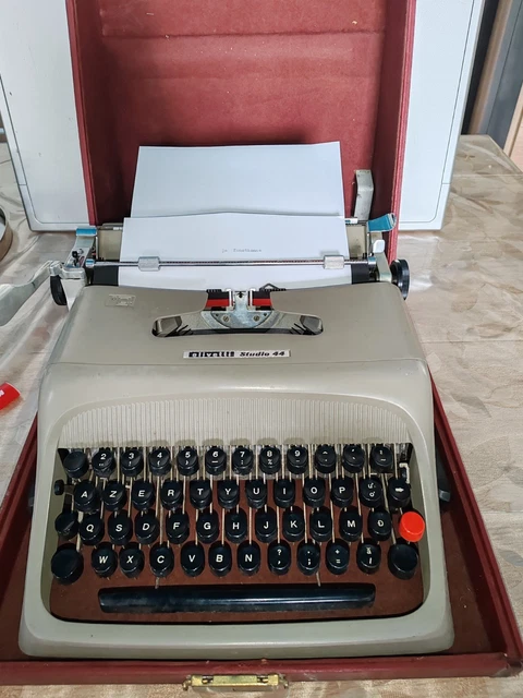 ANCIENNE MACHINE À écrire OLIVETTI Studio 44 Grise Vintage Bonne État EUR 64,90 - PicClick FR